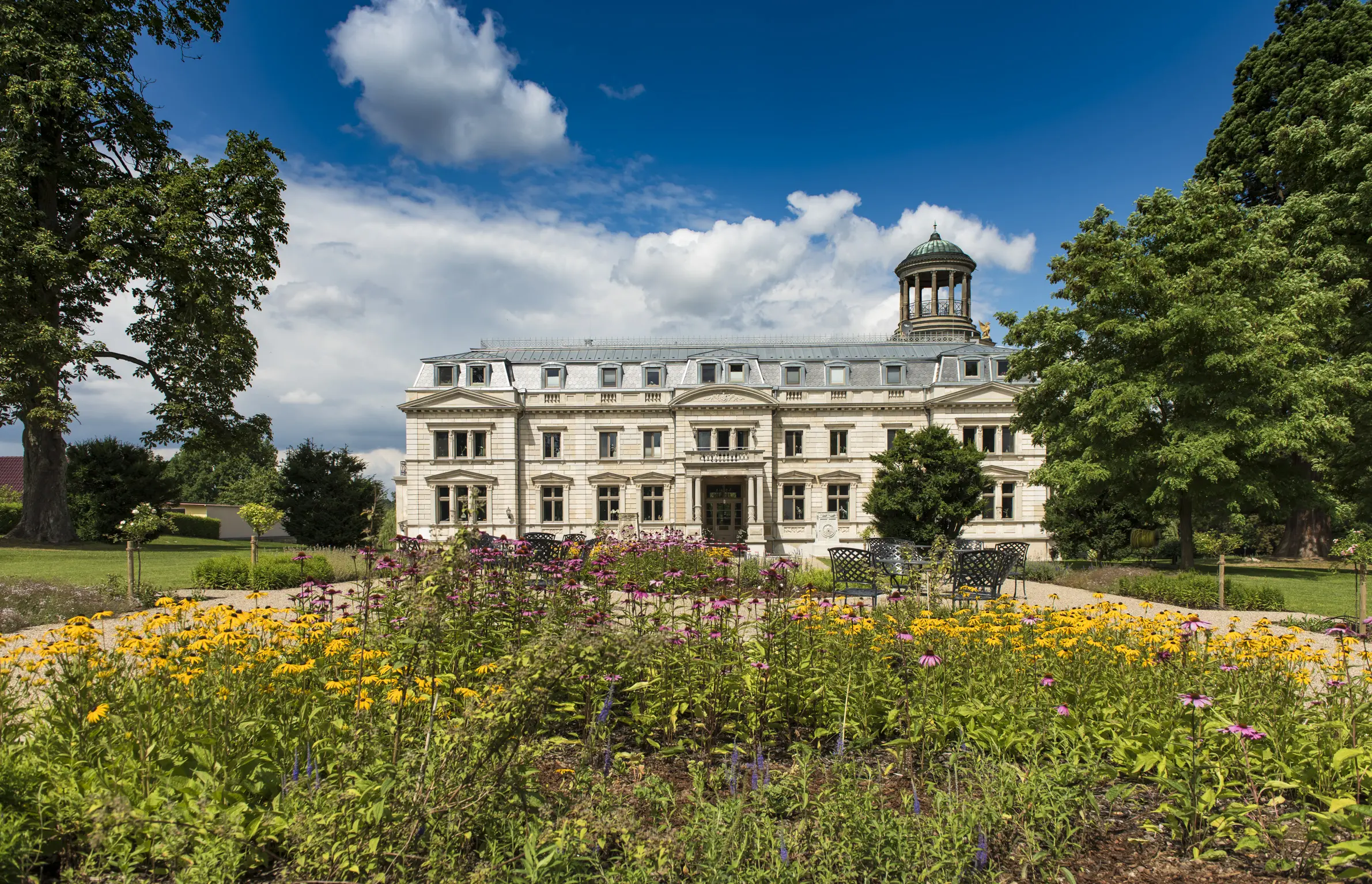 Hotel Schloss Kaarz mit romantischem Park im Sternberger Seenland