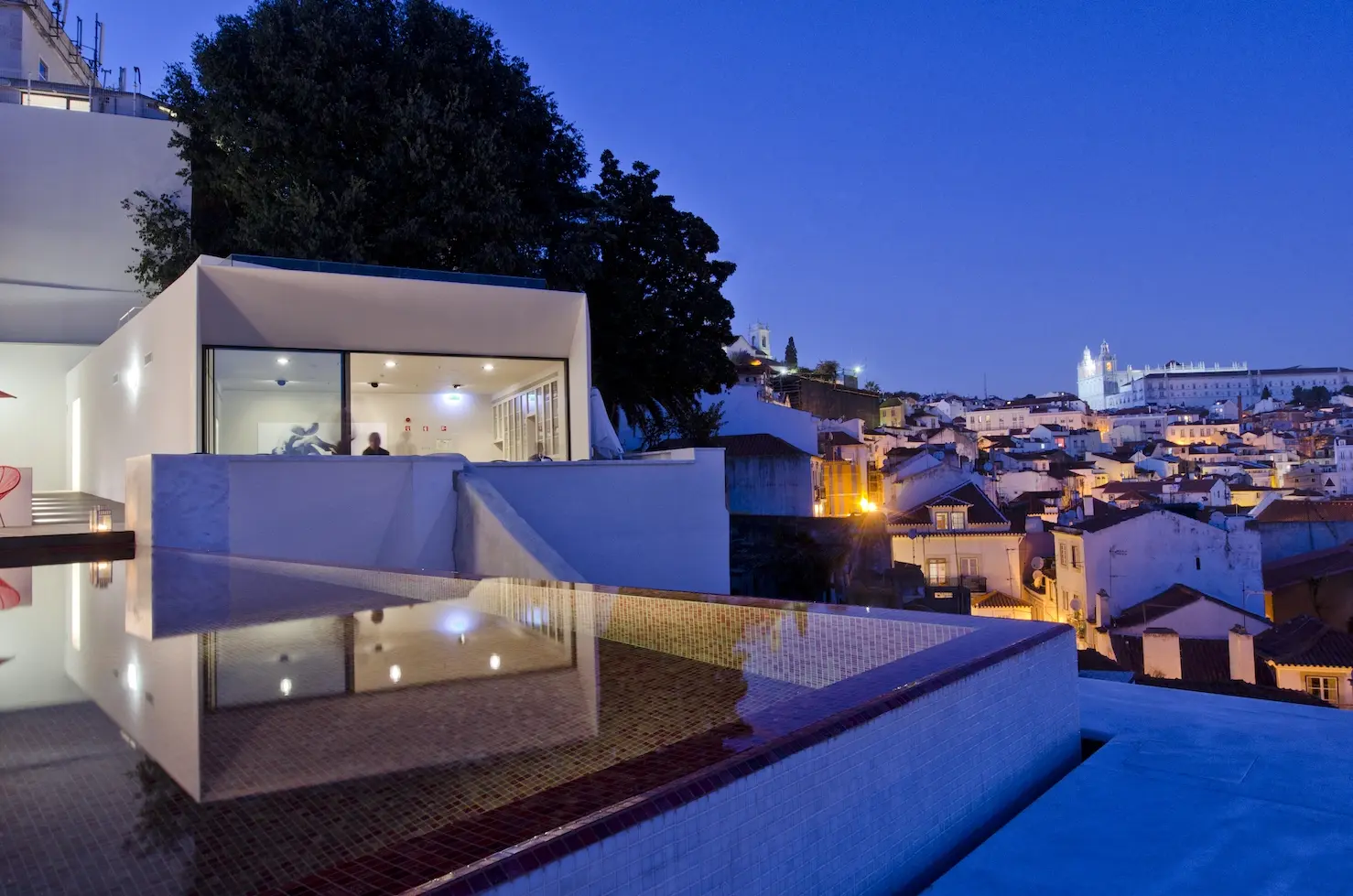 Memmo Alfama Lissabon: Boutique-Hotel mit Rooftop-Pool in der Altstadt